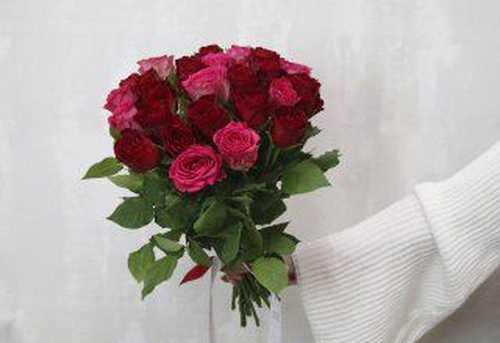 Букет из 25 красных и розовых роз микс 35-40 см