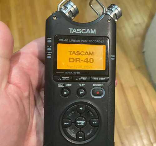 Рекордер Tascam DR-40