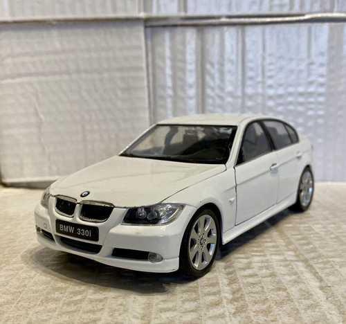 Модель BMW 330i e90 1:24 Welly