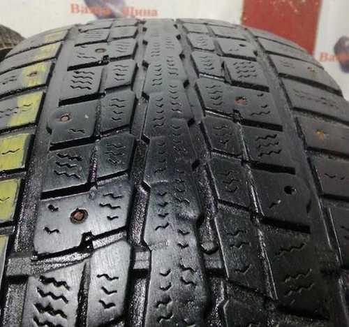 Dunlop SP Winter Ice 01 215/65 R16