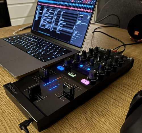 Dj контроллер Native Instruments traktor Z1