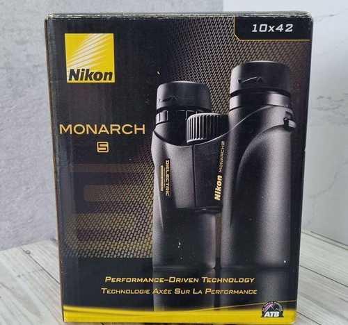 Бинокль Nikon Monarch 5 10x42