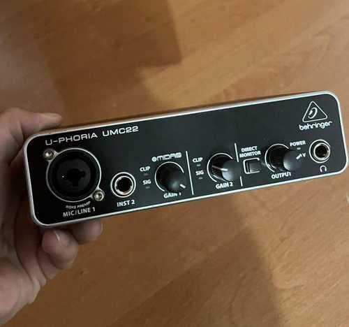 Звуковая карта behringer umc22