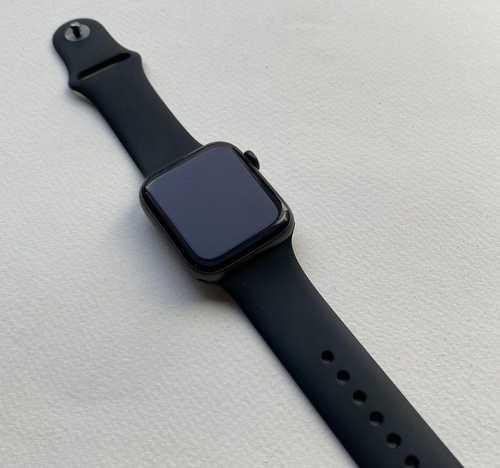 Apple Watch SE 44mm Space Gray