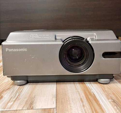 Проектор Panasonic pt-l557e