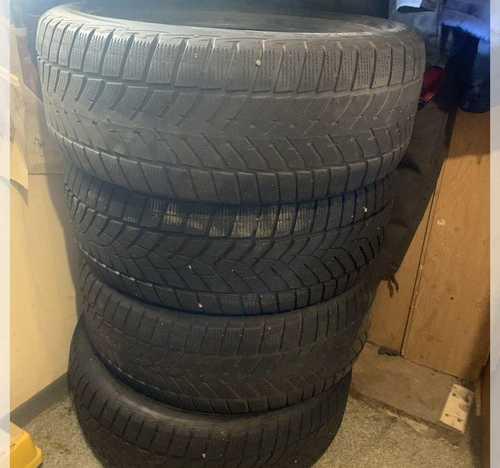 Goodyear UltraGrip 255/50 R20