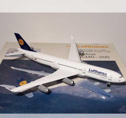 Модель Airbus A340 Lufthansa, масштаб 1/500