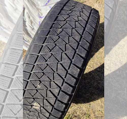 Bridgestone Blizzak DM-V2 225/60 R17 99Q