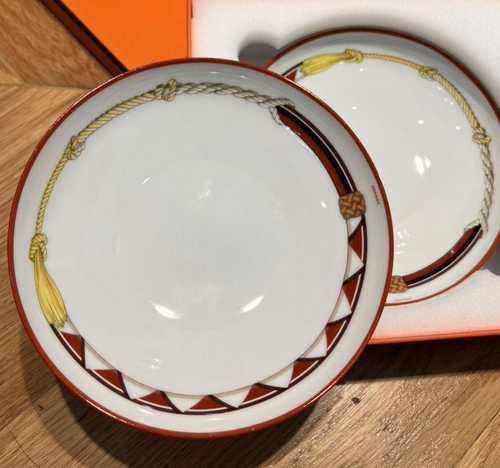 Hermes тарелка