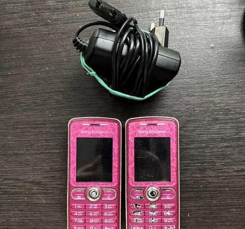 Sony Ericsson W200i 2шт