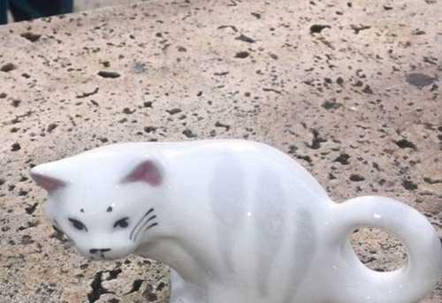 Фарфоровая статуэтка кот