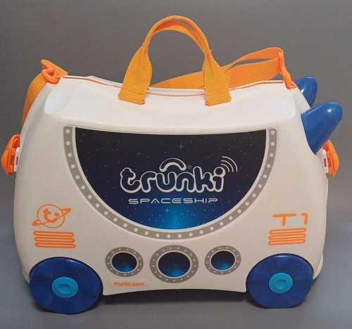 Детский чемодан каталка trunki