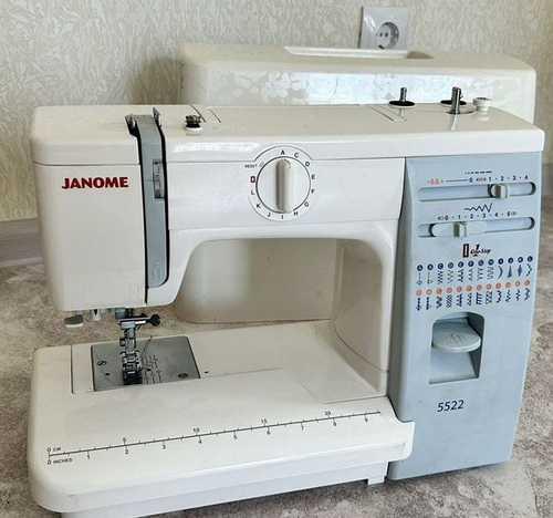 Швейная машинка Janome 5522