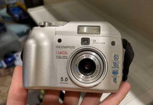 Винтажный цифровой фотоаппарат olympus canon