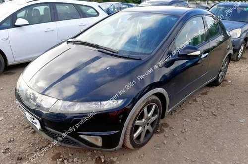 Разбирается на запчасти Honda Civic 5D