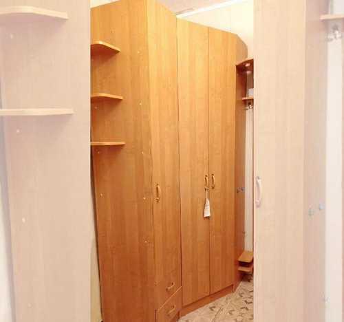 Угловой шкаф