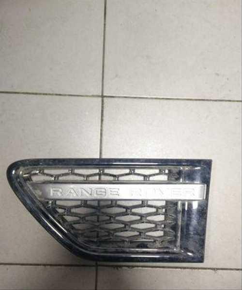 Решетка левого крыла Range Rover Sport L320