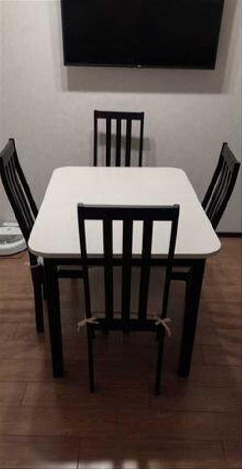 Стол обеденный и стулья