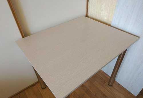 Новенький стол 80*60 см