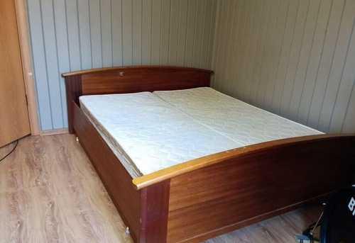 Кровать двухспальная с матрасами 180х 200 б/у