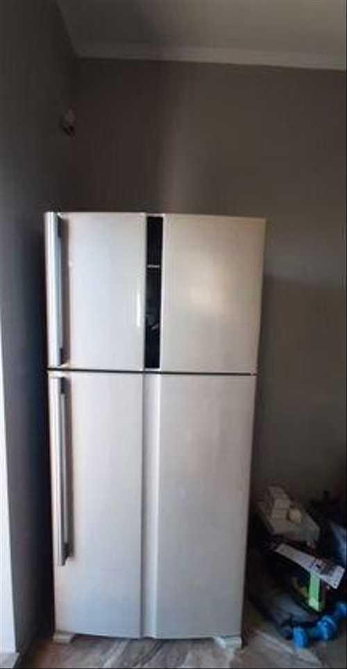 Холодильник бу 160 литров объём Hitachi