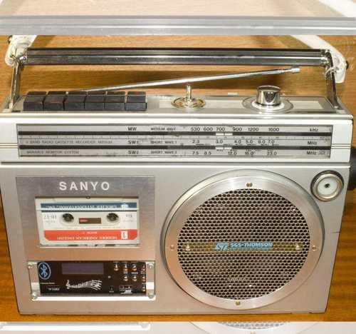 Sanyo sdusbmp3,wma,wav Blt FM AUX Ear Mic 2LStereo