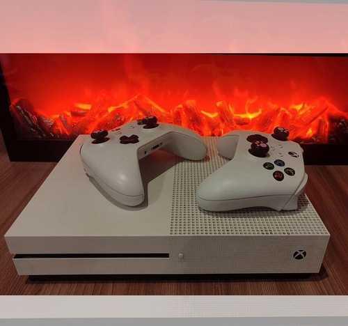 Xbox one s 1tb с дисководом 2 геймпада