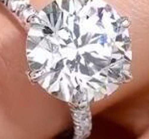 Золотое кольцо с выращенным бриллиантом 3 карата