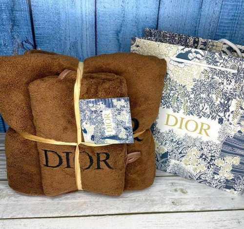 Набор из двух полотенец Dior в фирменной упаковке
