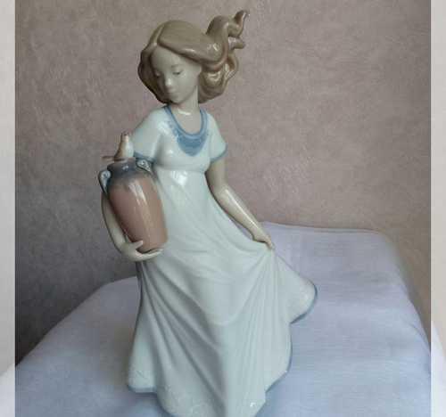 Nao by Lladro. Статуэтка "Мой весёлый дружок"