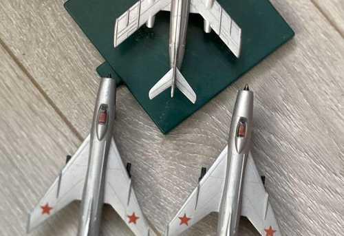 Модель самолета 1/120 СССР металл тяжелые