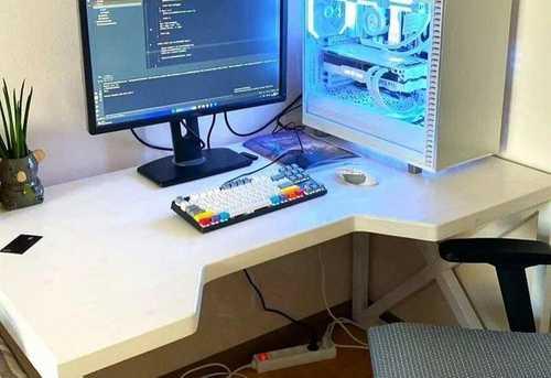Игровой компьютерный стол белый