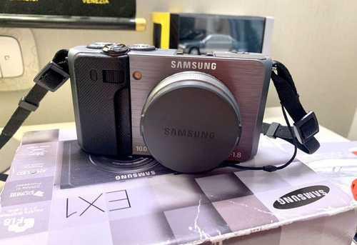 Компактный фотоаппарат Samsung ex1