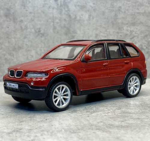 Коллекционная модель BMW X5 1:43