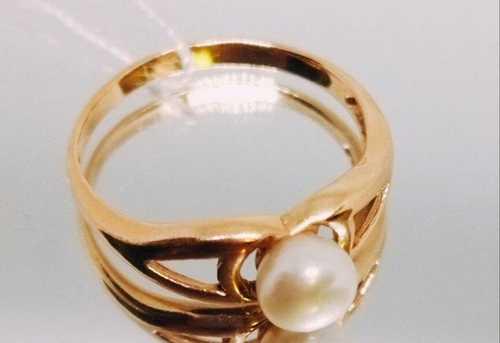 Золотое кольцо 585 с культ. жемчугом 17 размер