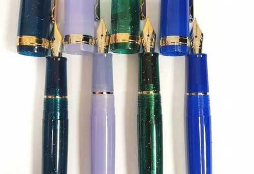 Ручки перьевые разного цвета