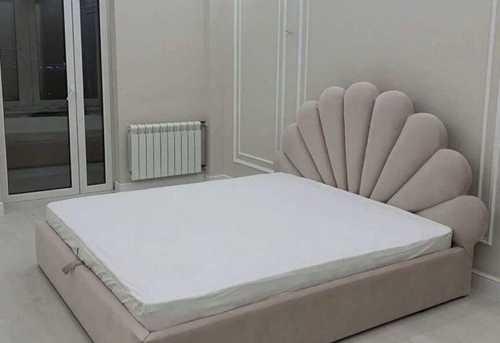 Кровать с изголовьем ракушка