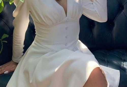 Платье белое с корсетом короткое
