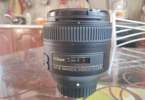 Объектив Nikon AF-S 85mm f/1.8G