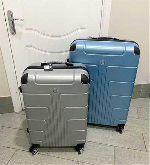 Чемодан пластиковый на защелках samsonite