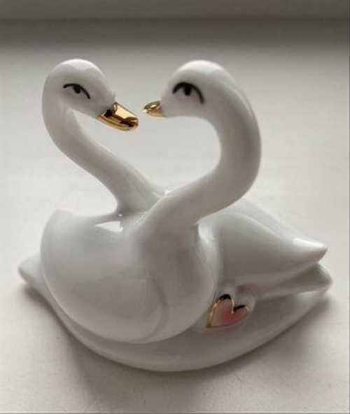 Пара Лебедей-символ любви и верности