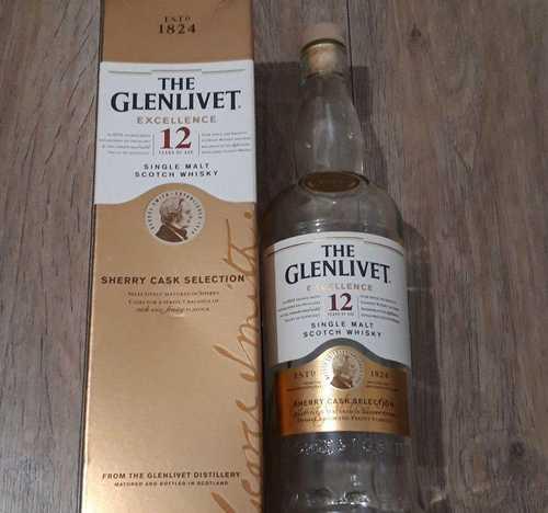 Коробка и пустая бутылка от виски Glenlivet 12