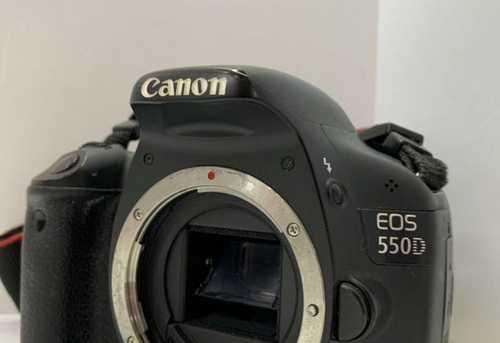 Зеркальный фотоаппарат Canon eos 550D