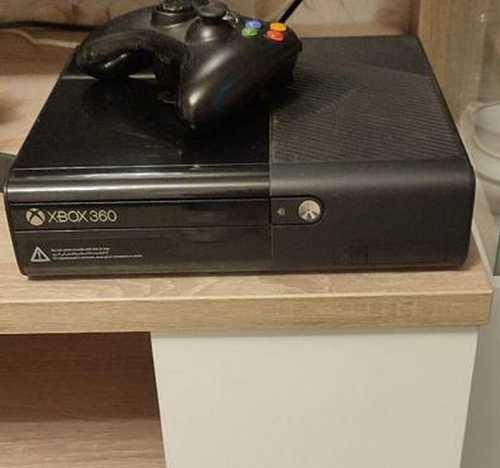 Xbox 360 Е 500 Гб с 45 играми