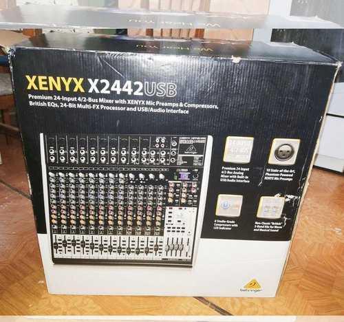 Микшерный пульт Behringer Xenyx X2442Usb