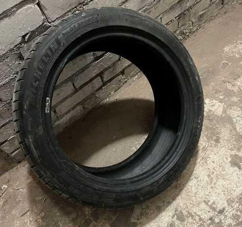 Michelin Pilot Sport 4 245/45 R17 204