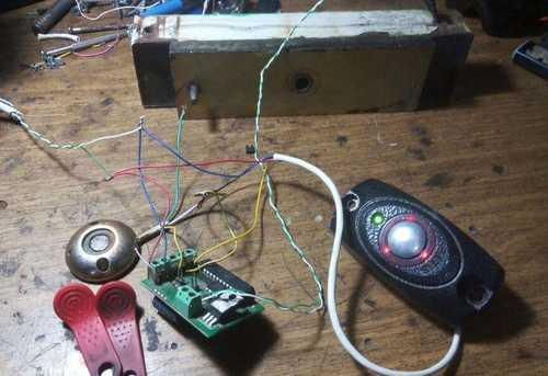 Электромагнитный замок на дверь с контроллером