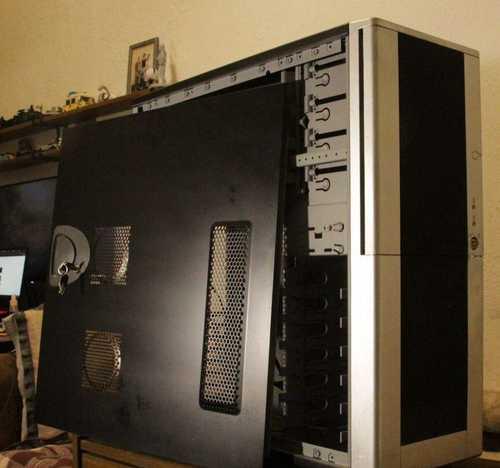 Мощный корпус   Q6600(4/4); 8gb DDR3; 300gb HDD