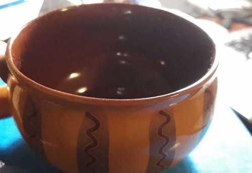 Глазурированная глиняная чашка