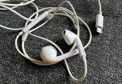 Проводная гарнитура Apple EarPods Lightning